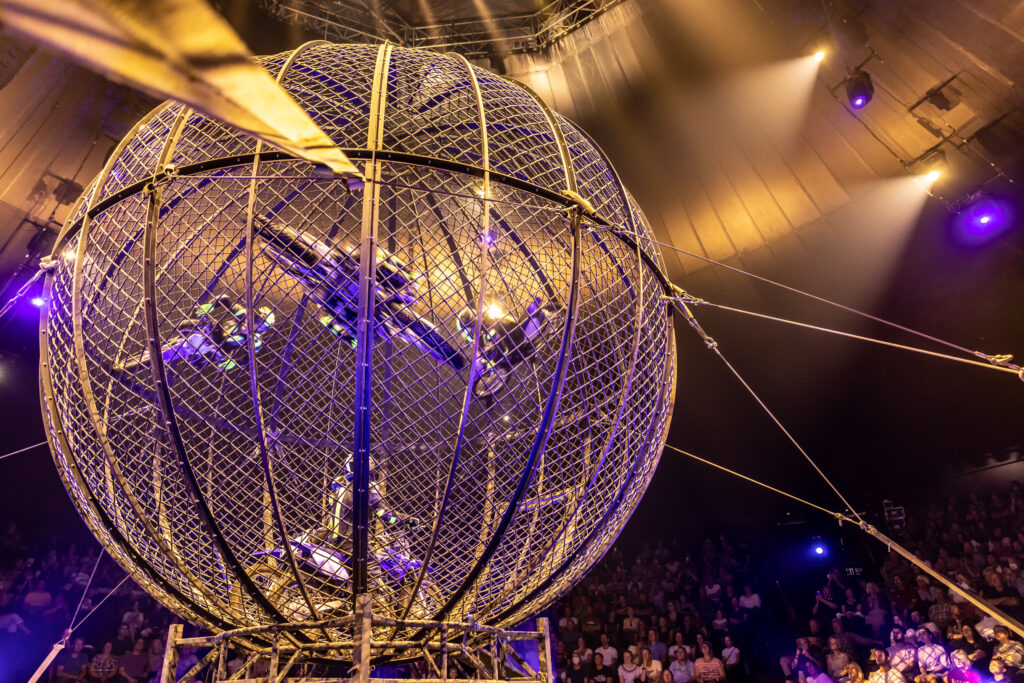 X-Mas – aber anders! - Der Flic Flac Bielefeld ist zurück - Reservix